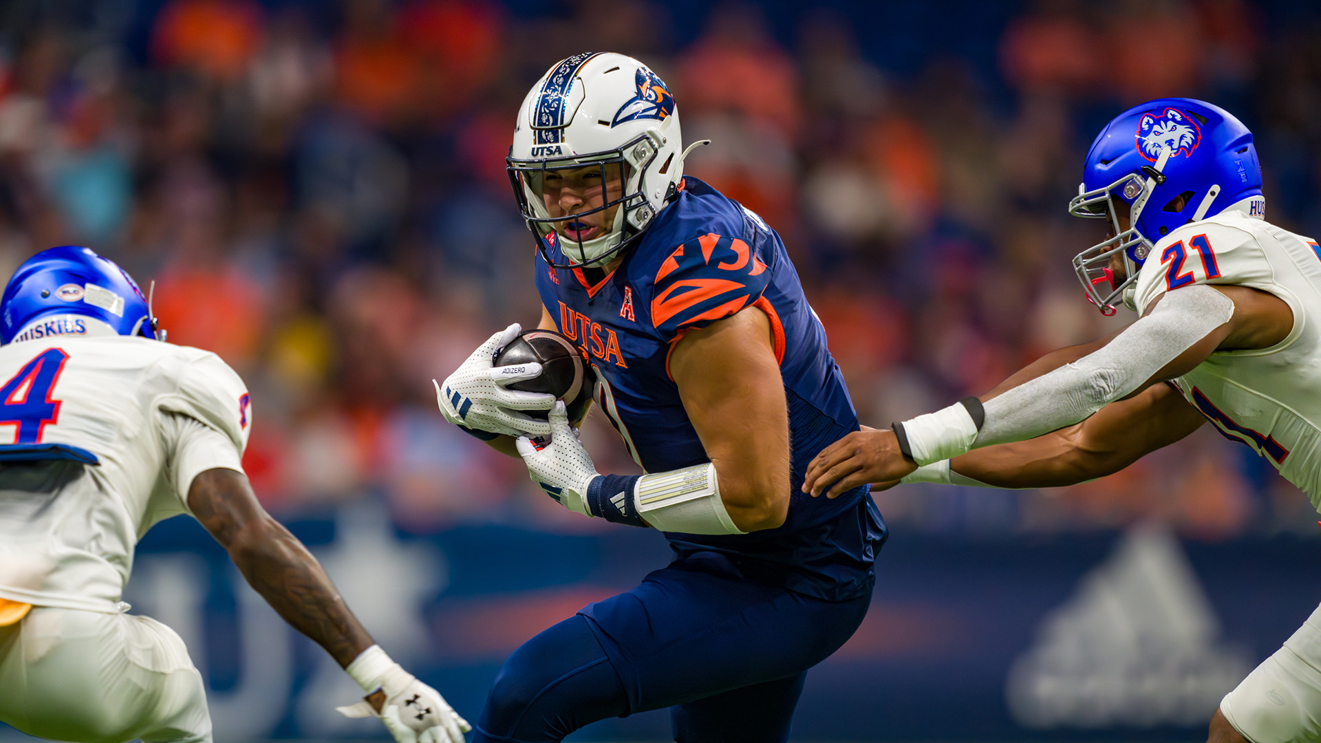 Cardenas chosen as semifinalist for William V. Campbell Trophy - UTSA ...