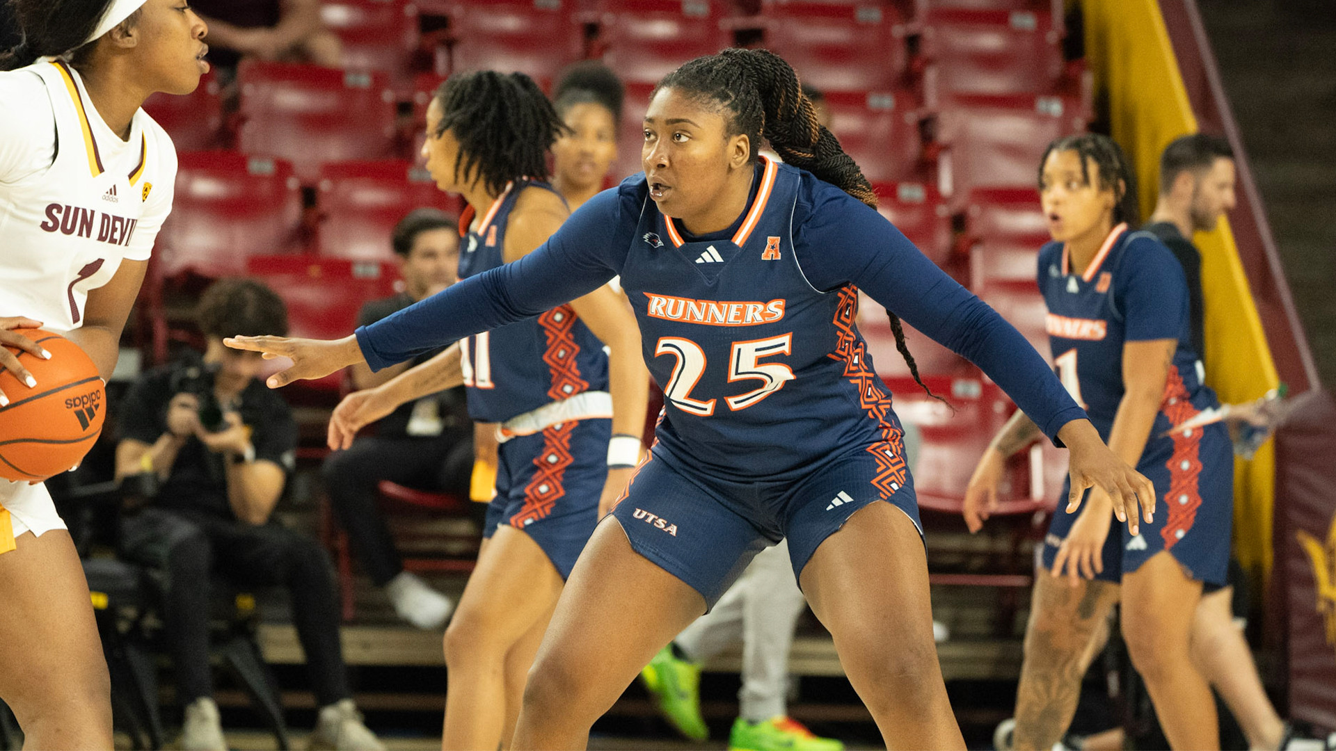 Cheyenne Rowe - Women's Basketball 2023-24 - UTSA Athletics - Official ...