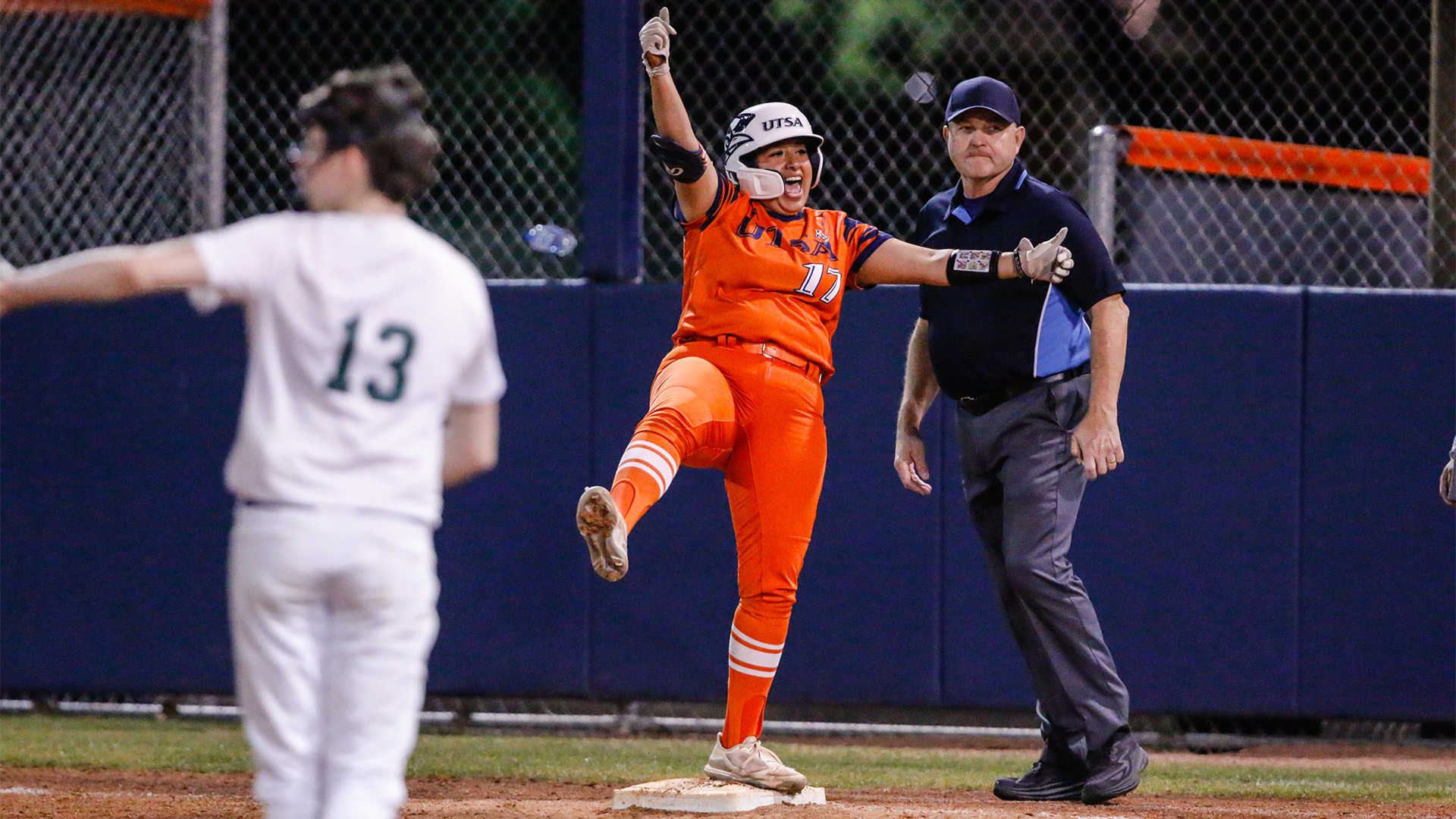'Runners split on Day One of Birds Up Bash - UTSA Athletics - Official ...