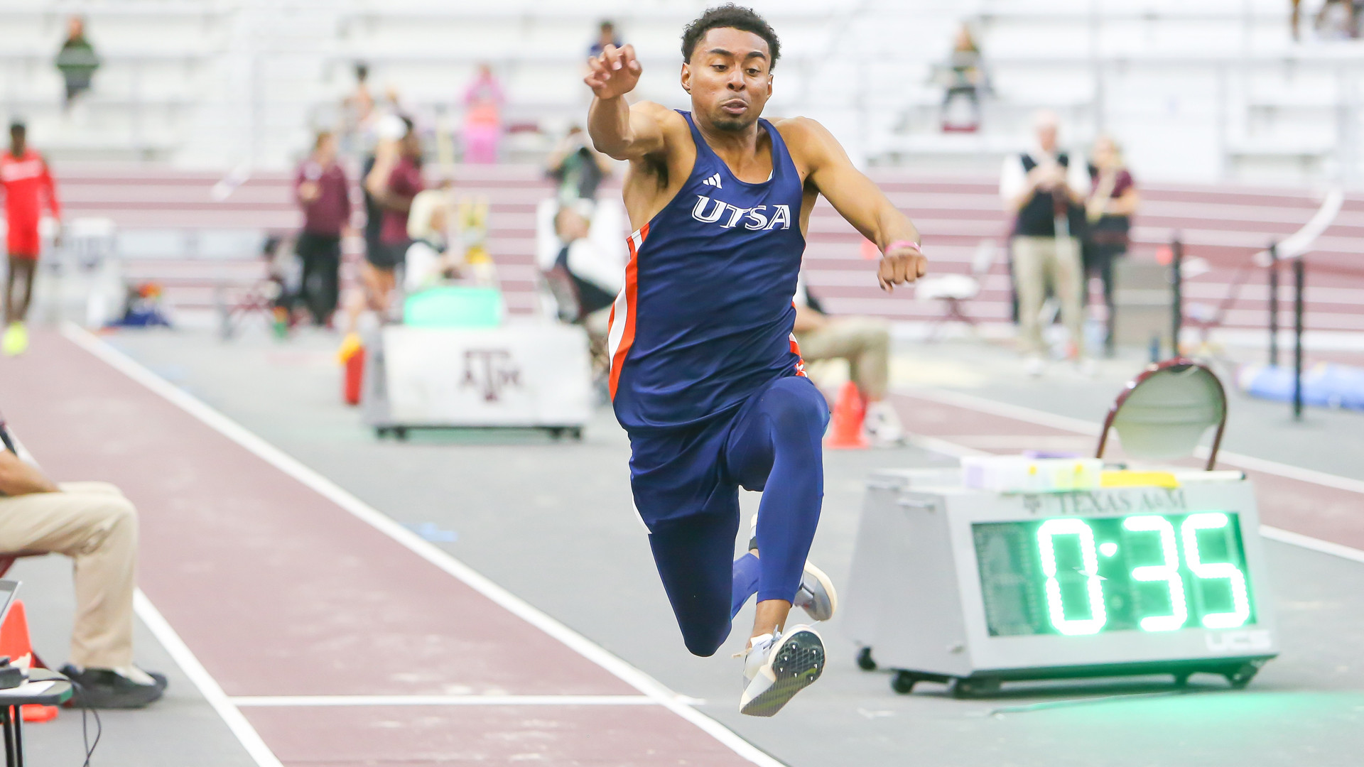 Roadrunners drop more records to close indoor regular season events ...