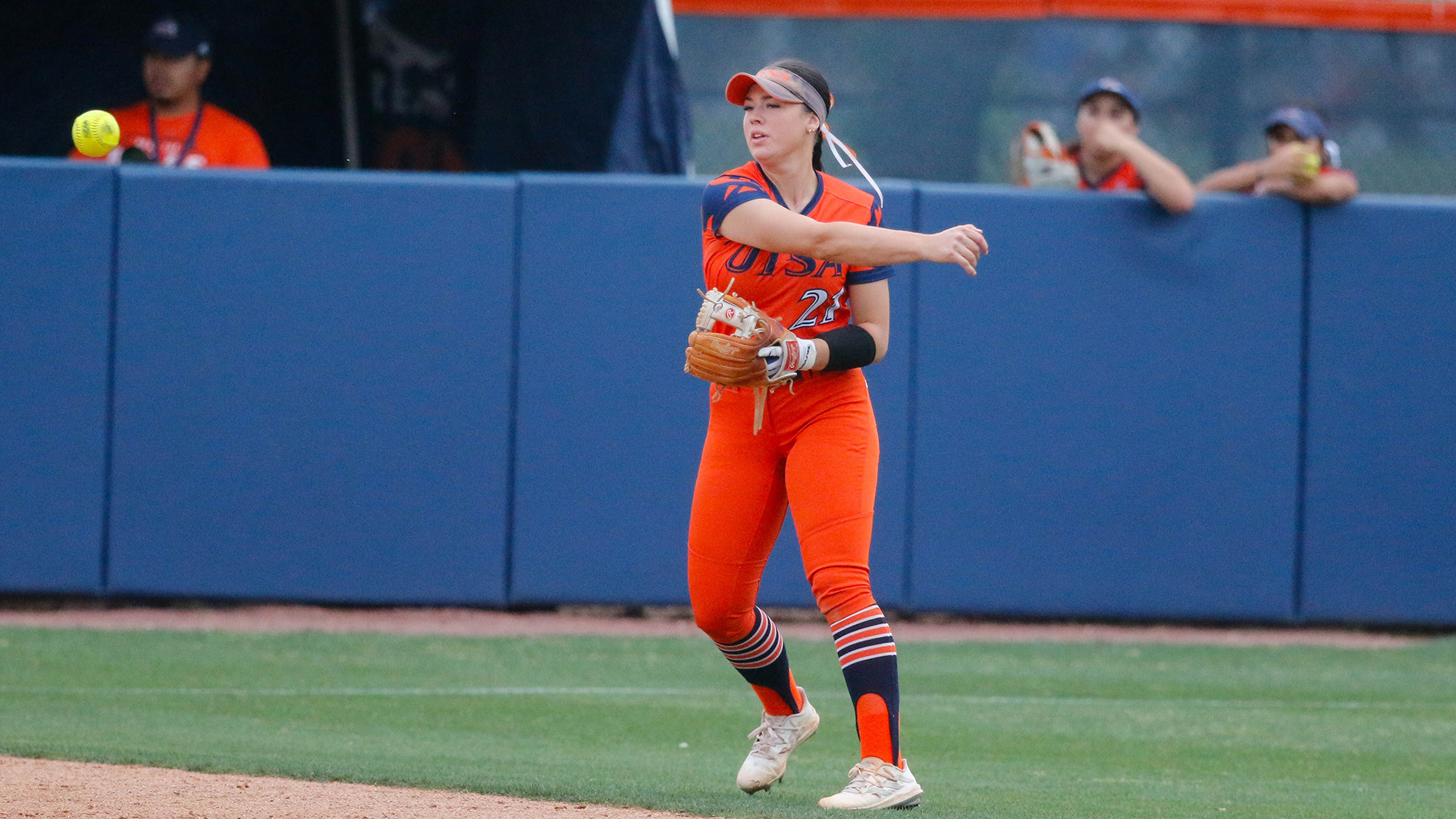 ‘Runners fall to 49ers in series opener - UTSA Athletics - Official ...