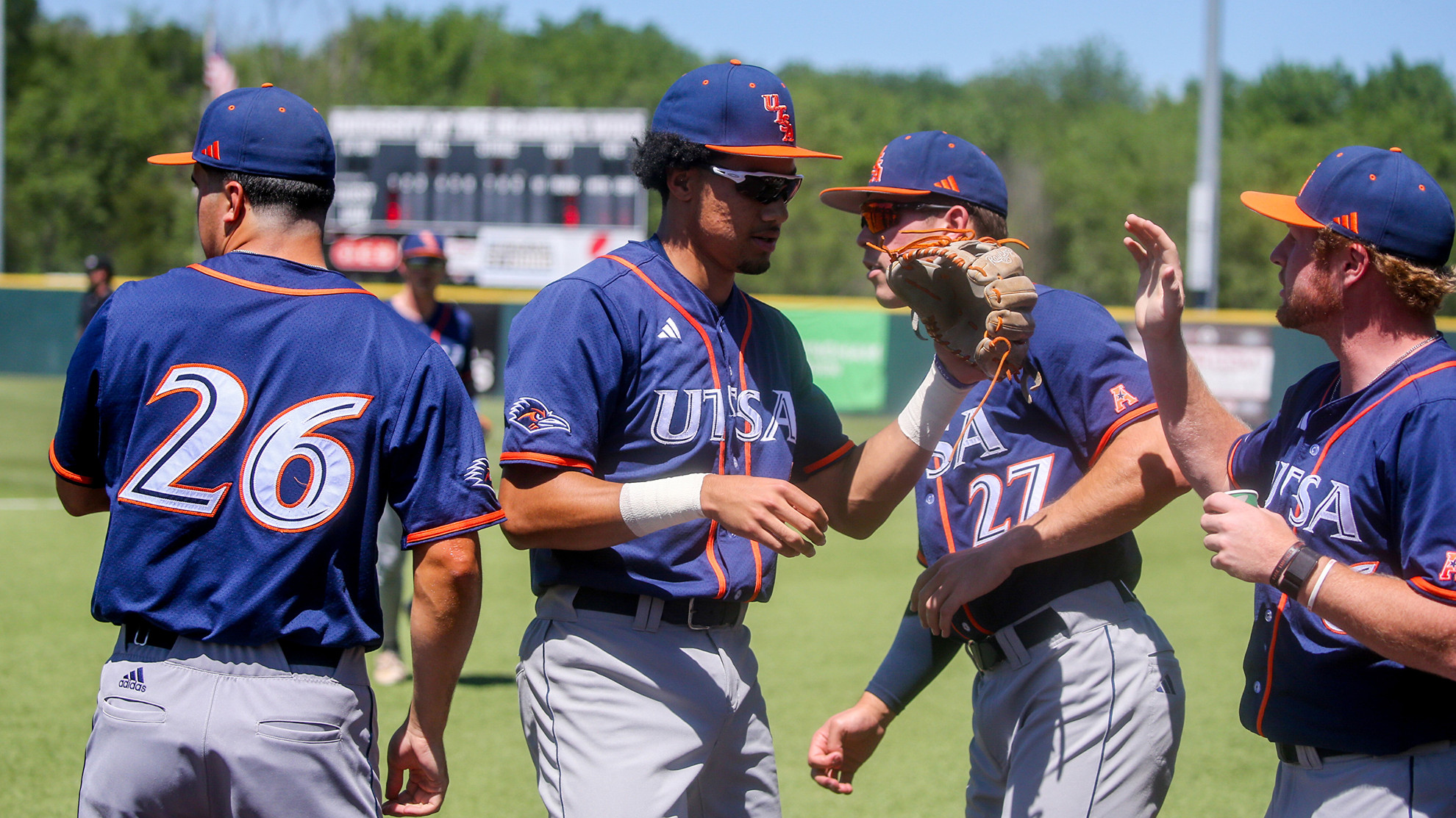 Roadrunners keep rolling in 7-4 win at UIW - UTSA Athletics - Official ...