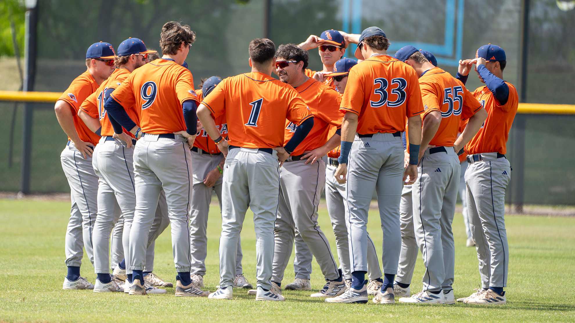 Roadrunners fall in series finale against Islanders - UTSA Athletics ...