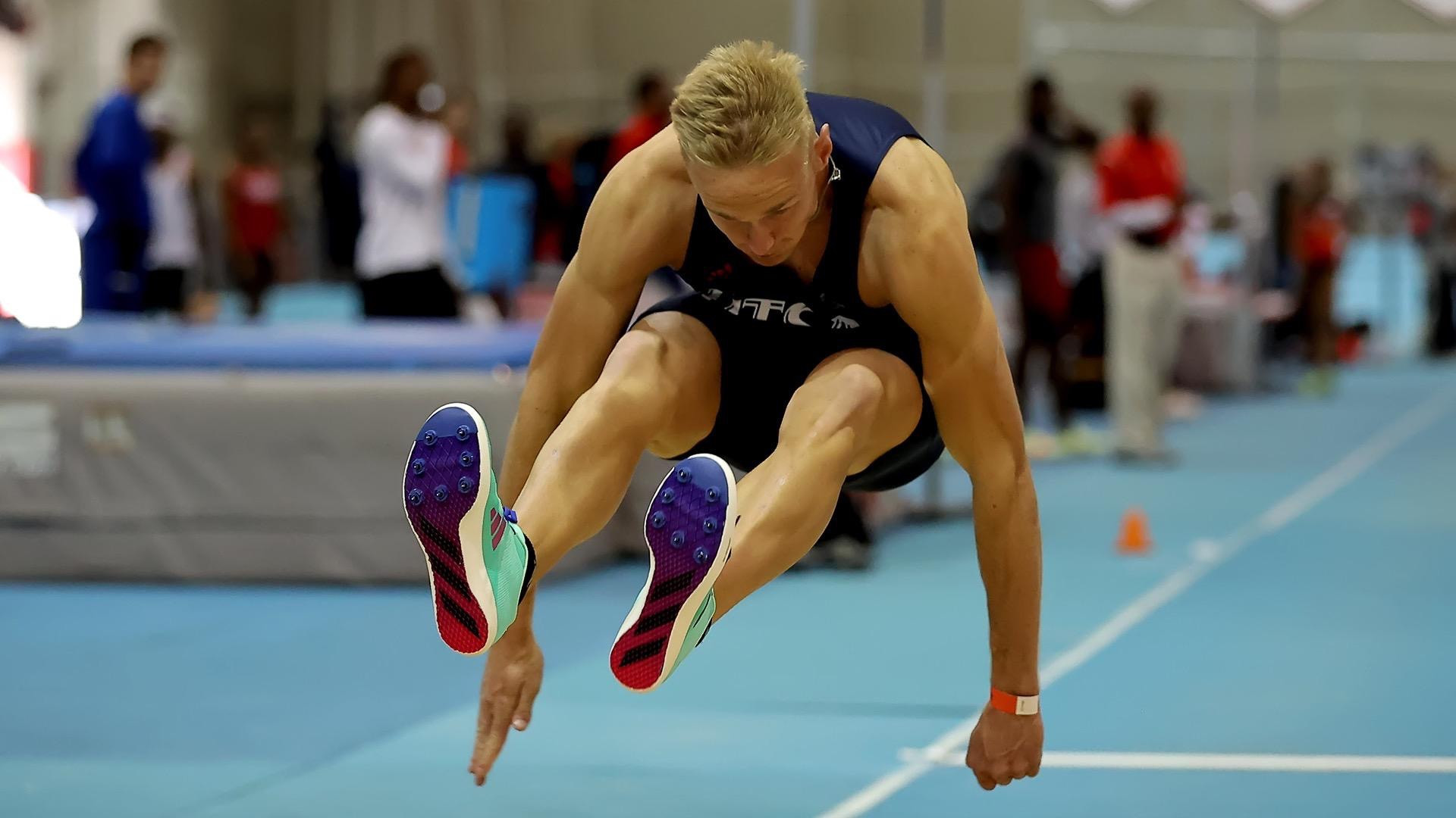 Roadrunners win four events on Friday at Leonard Hilton Memorial ...