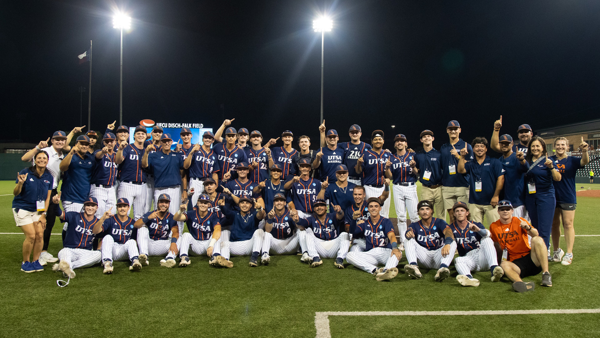 UTSA takes down No. 2 Texas, wins Austin Regional Championship - UTSA ...