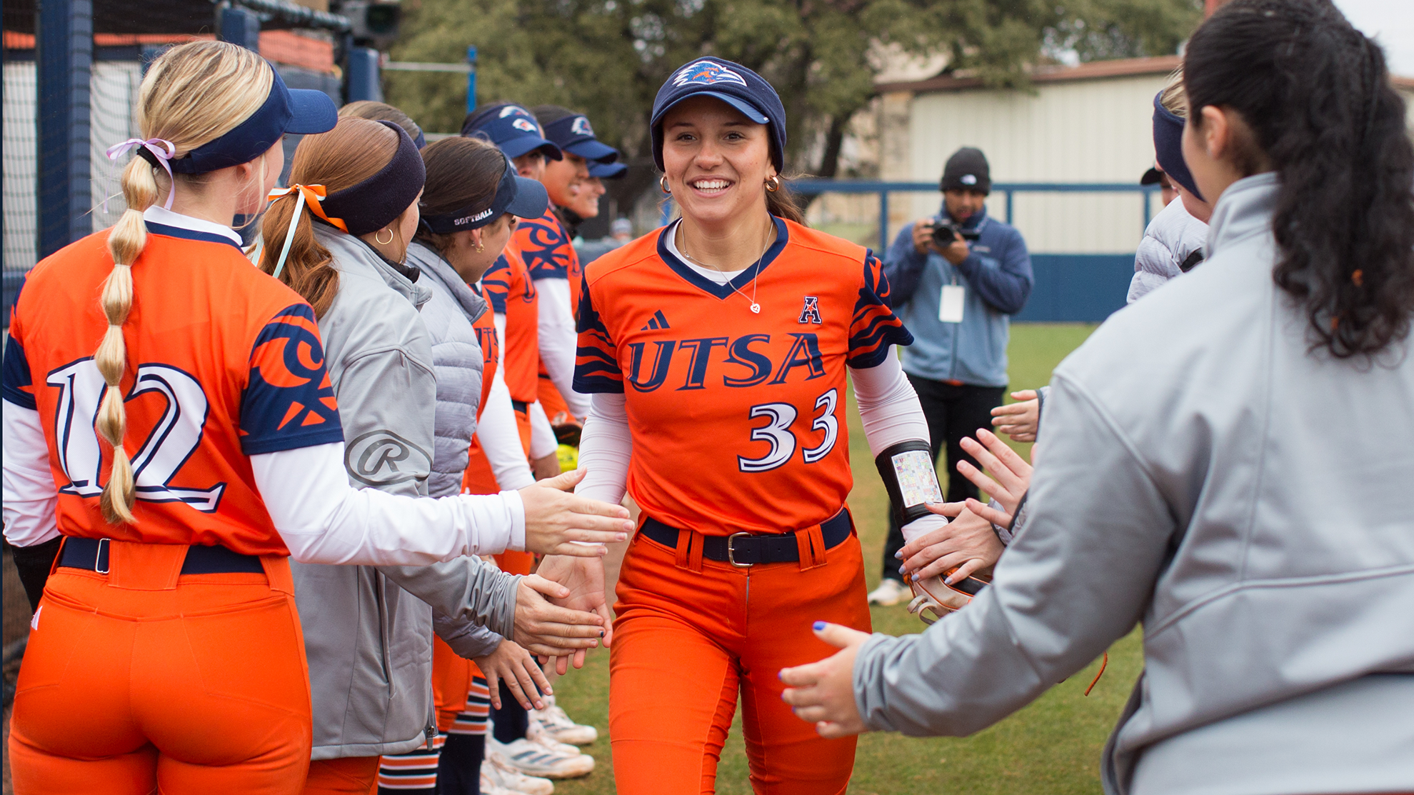 Us, We, Ours: UTSA Softball Embraces Team Concept - UTSA Athletics - Official Athletics Website