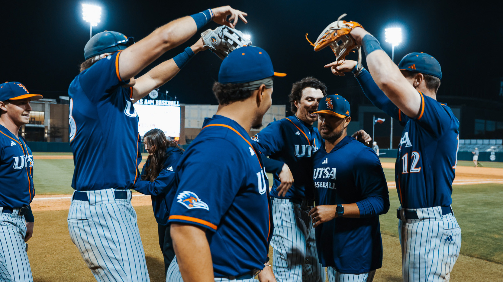 UTSA stuns #2 Texas A&M in mid-week contest - UTSA Athletics - Official ...