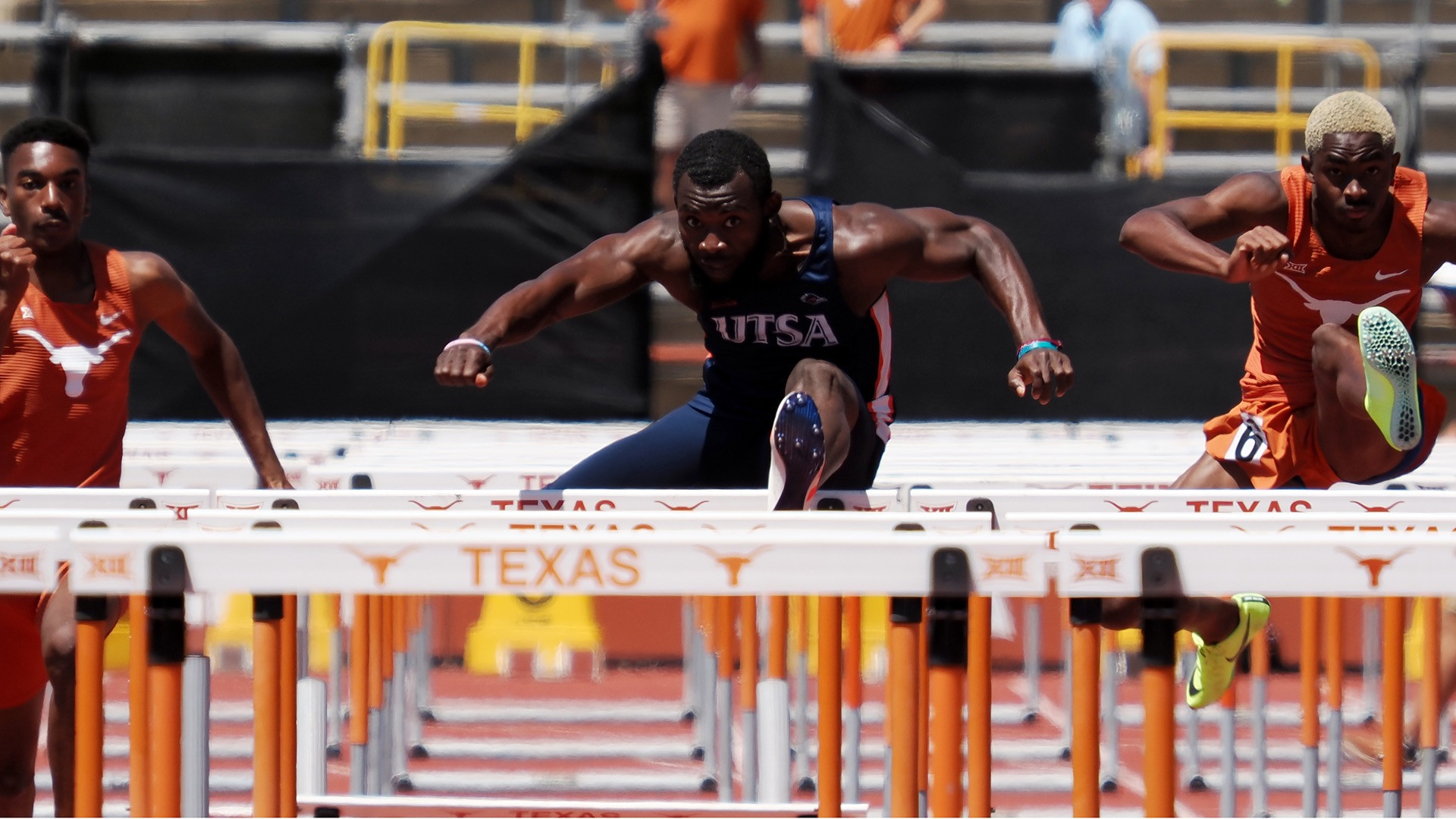 Roadrunners register five podium finishes on Saturday at Texas ...