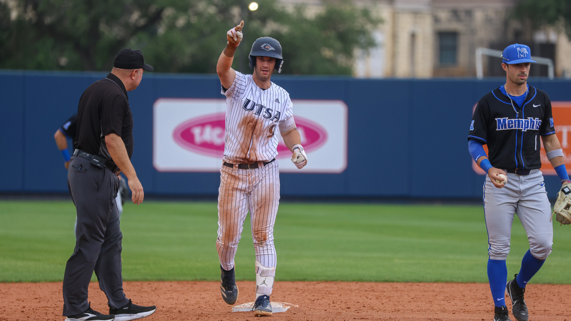 Hodge named AAC Player of the Week - UTSA Athletics - Official ...